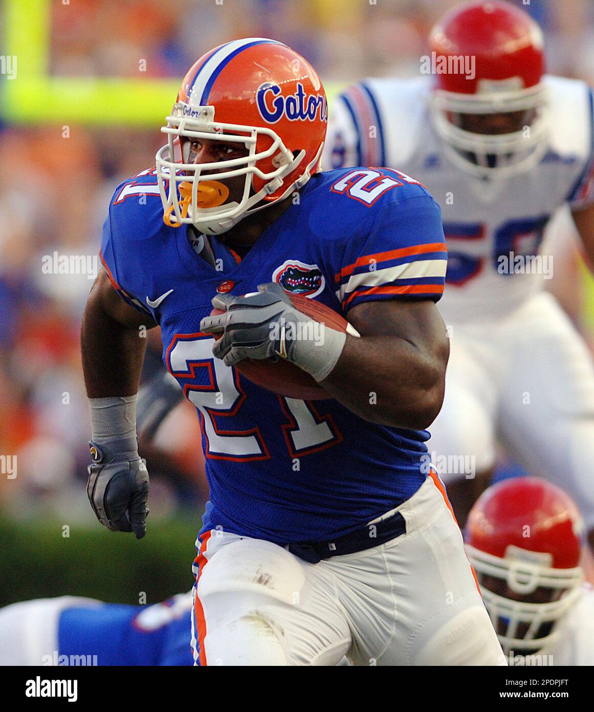 Florida running back DeShawn Wynn (21) is shown as he gains yardage ...