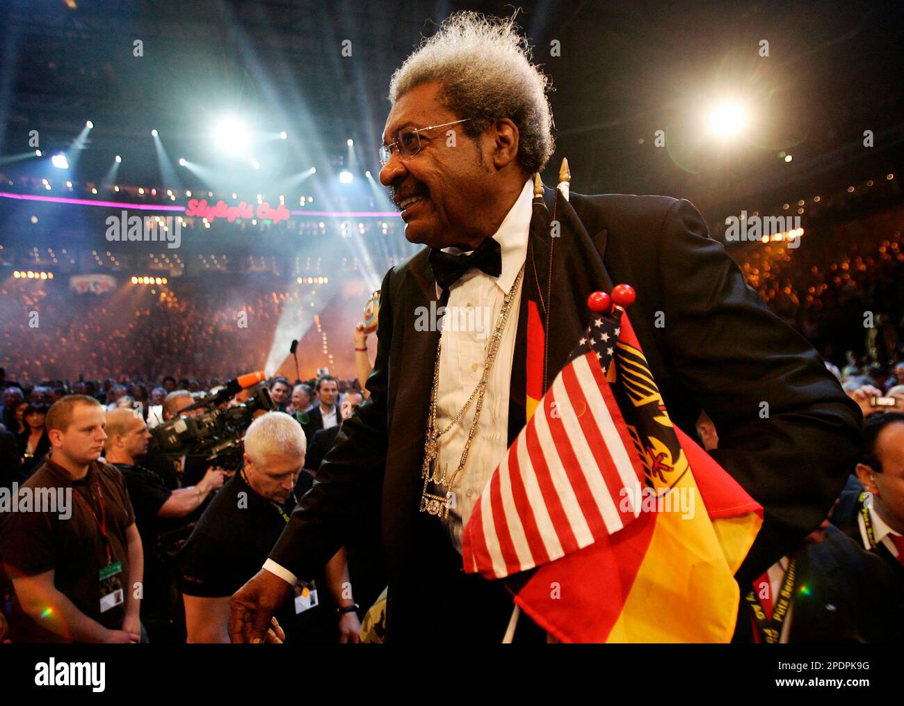 Promoter Don King enters the ring shortly before the World Boxing ...