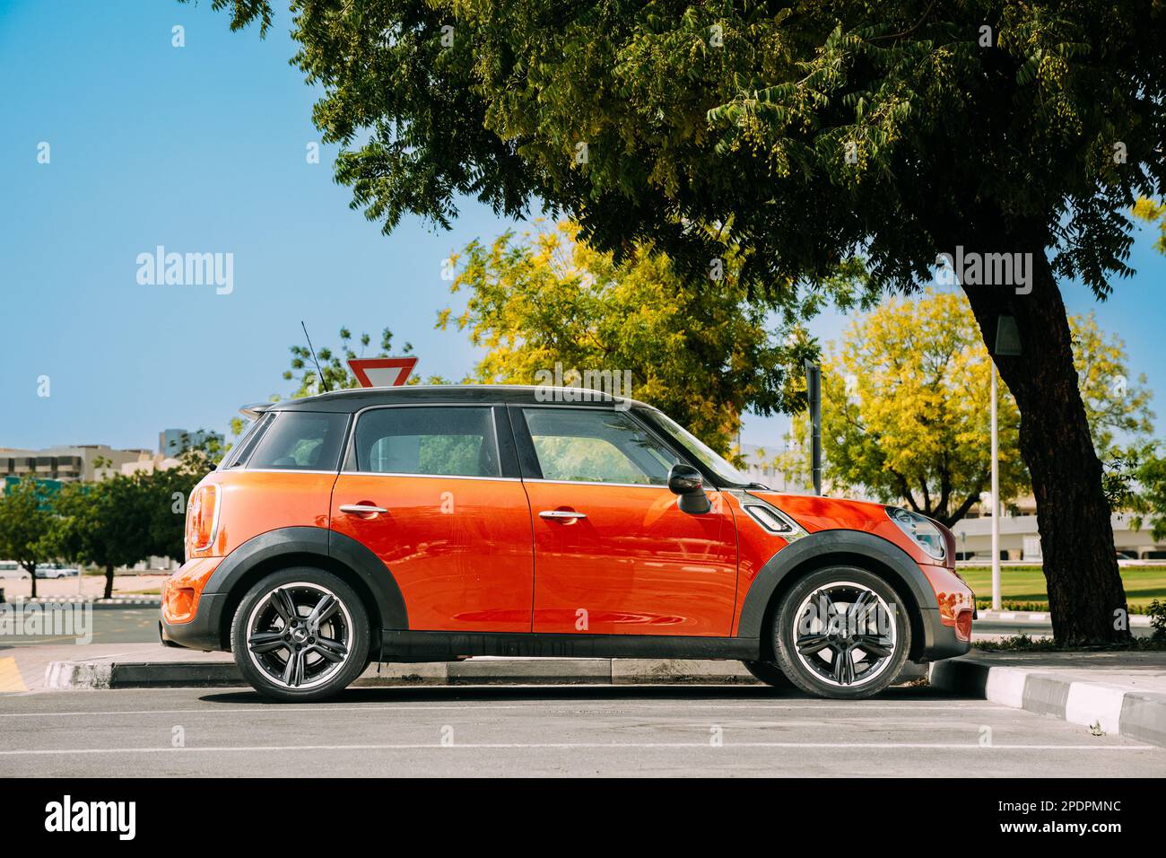 Red mini cooper countryman hi-res stock photography and images - Alamy