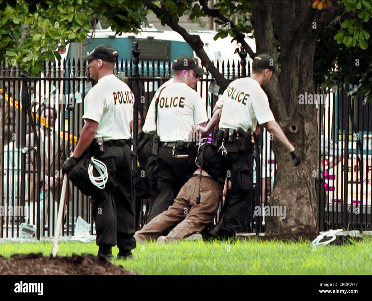 Uniform Secret Service officers arrest an anti-war activist, Monday ...