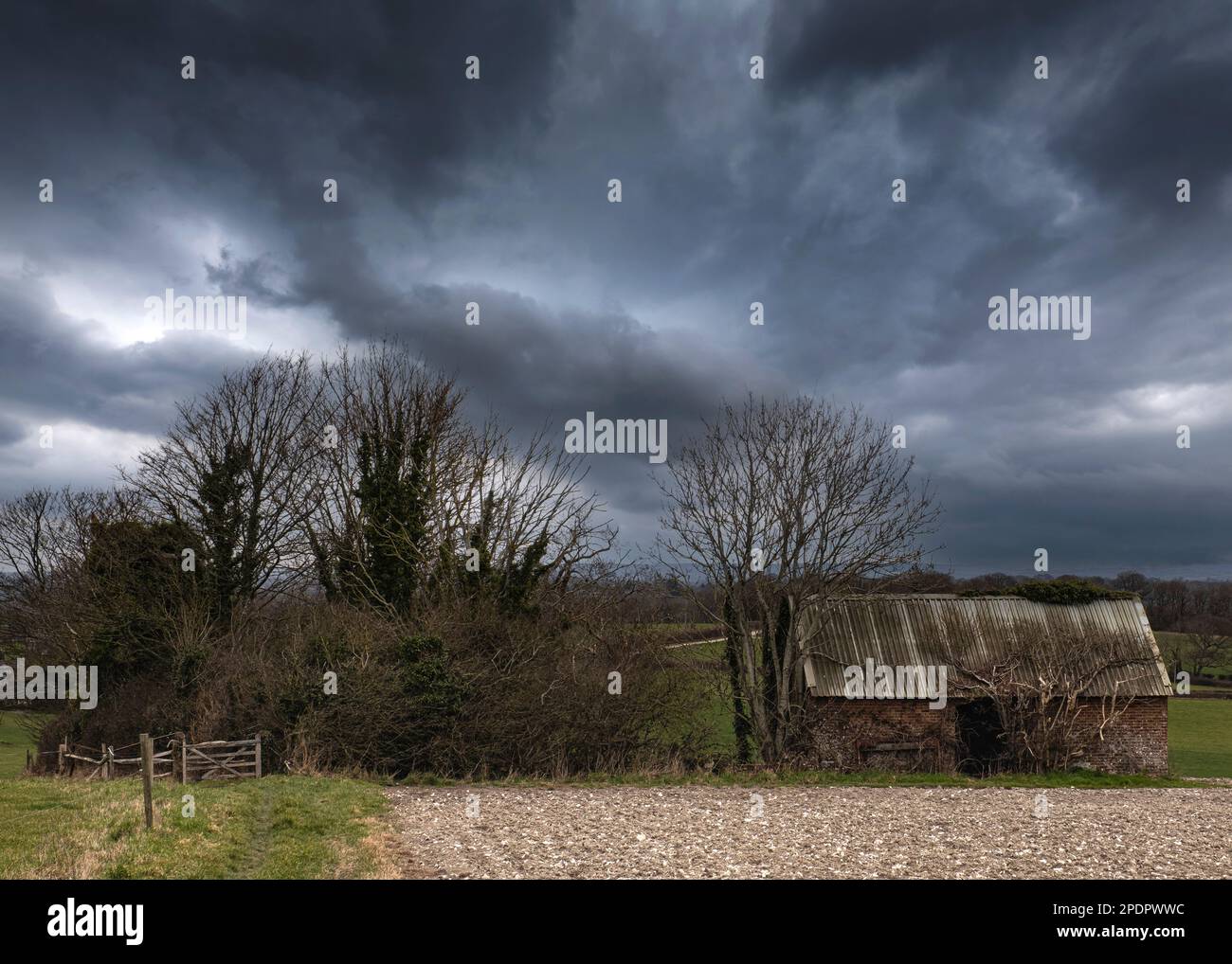 Sussex barn hi-res stock photography and images - Alamy