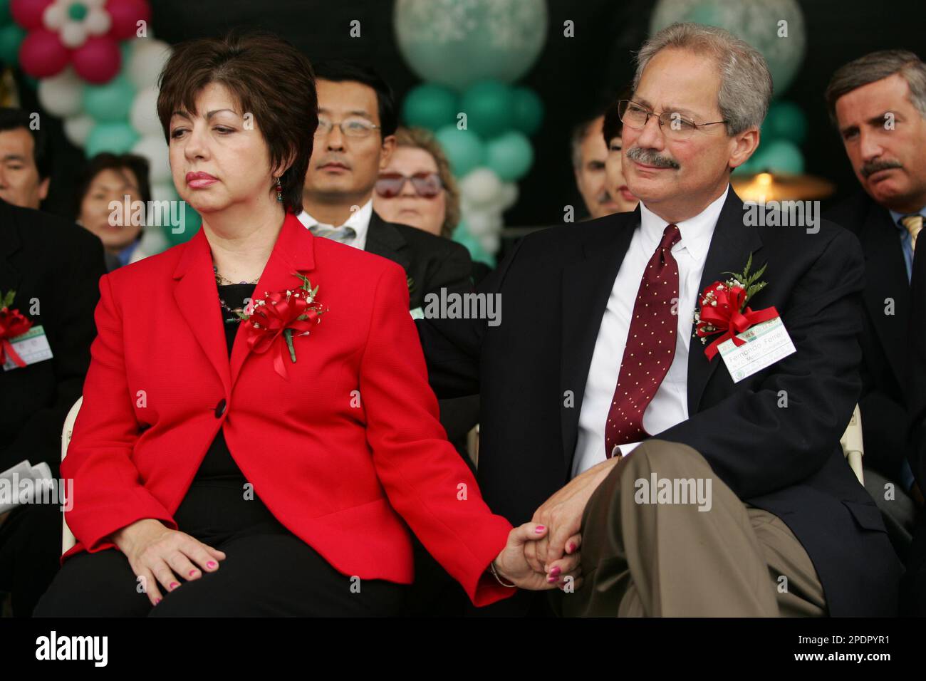 Democrat Fernando Ferrer, right, campaigns for mayor of New York City ...