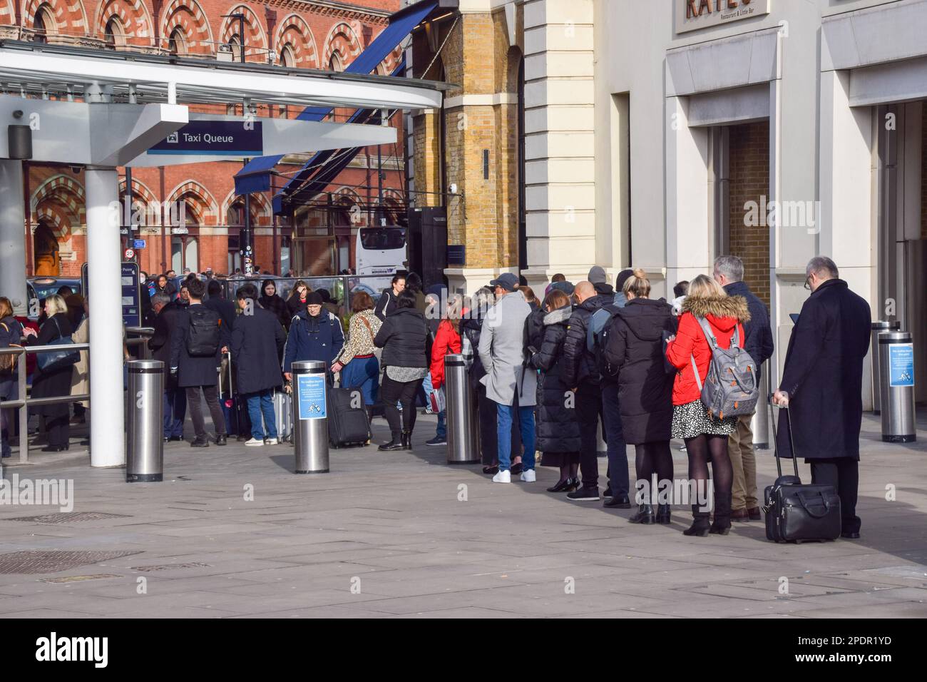 London, UK. 15th March 2023. A queue forms at a taxi rank outside King ...