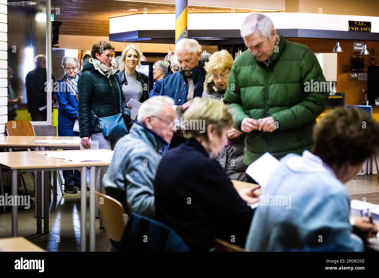 OSS - SP leader Lilian Marijnissen casts her vote for the provincial ...