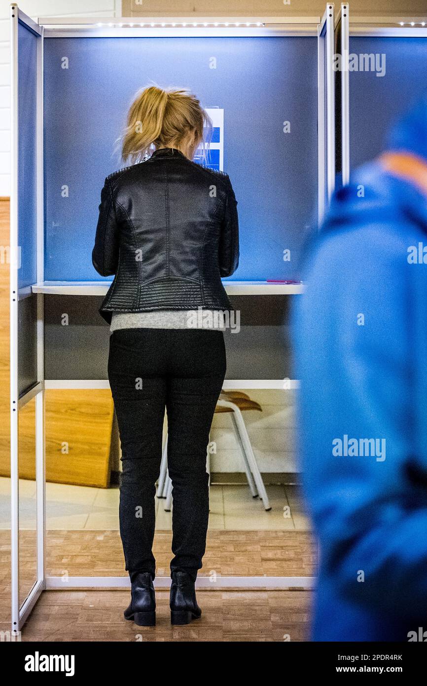 OSS - SP leader Lilian Marijnissen casts her vote for the provincial ...