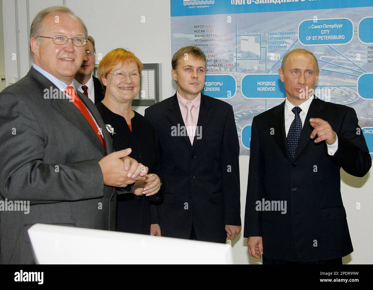 President Vladimir Putin, right, Finnish President Tarja Halonen, third ...