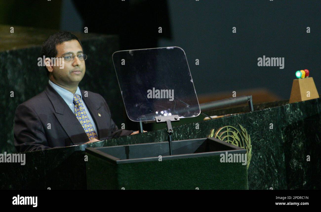 Maldives Foreign Minister Ahmed Shaheed addresses the United Nations ...