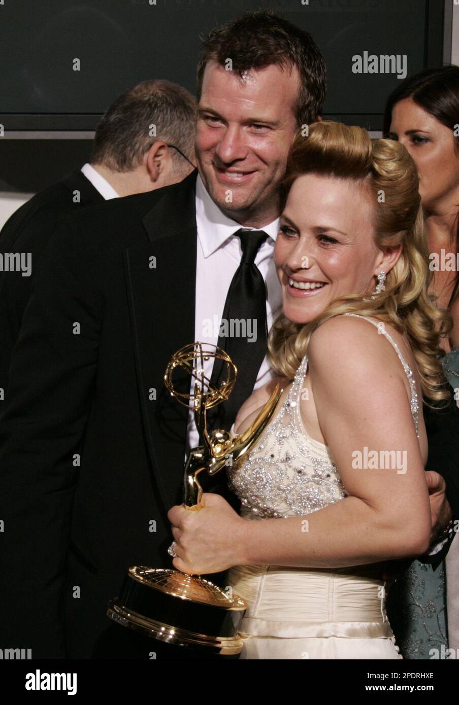 Patricia Arquette poses with her husband Thomas Jane as she holds the ...