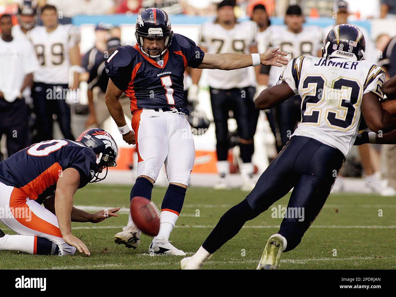 Denver Broncos' Jason Elam (1) kicks a game-winning 41-yard field goal ...