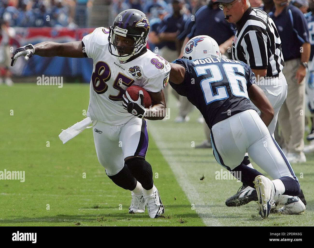 Baltimore Ravens wide receiver Derrick Mason (85) spins away from ...