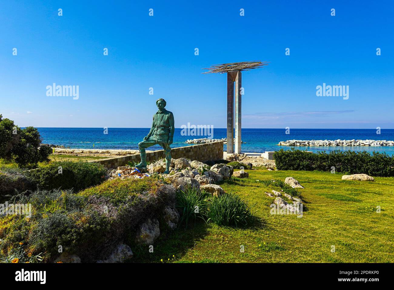St George monument, and statue to EOKA leader, Giorgios Digenis Grivas ...