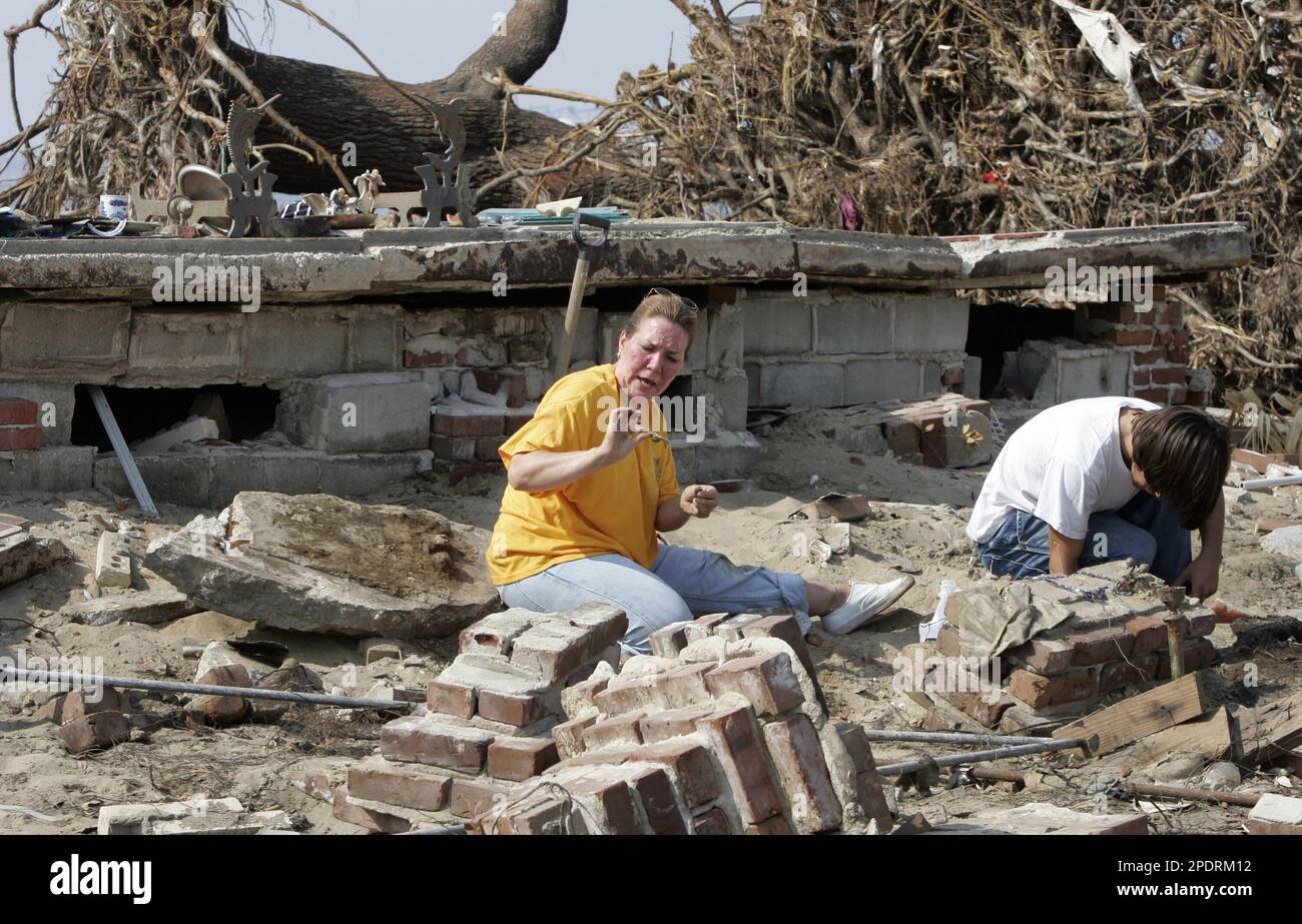 Delores Pizzetth and her son, Nicholas Hanson, sift through the rubble ...