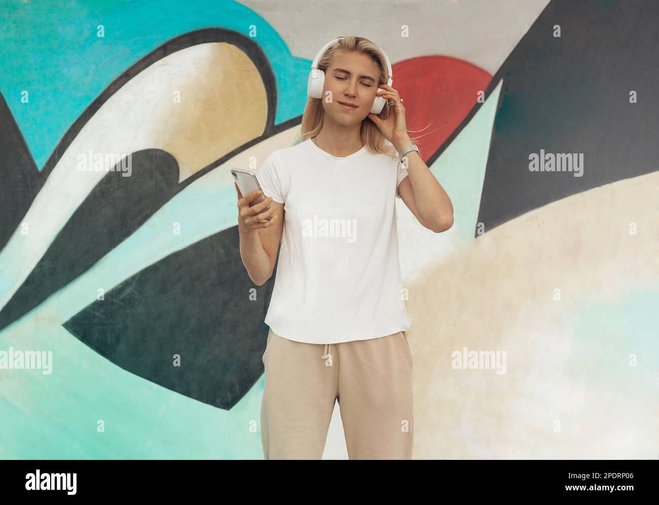 She logo design hi-res stock photography and images - Alamy