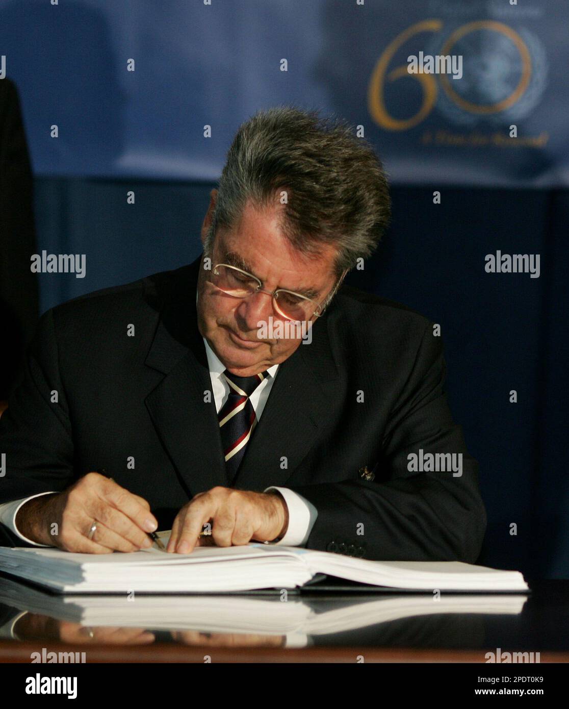 Austrian Federal President Heinz Fischer signs the International ...