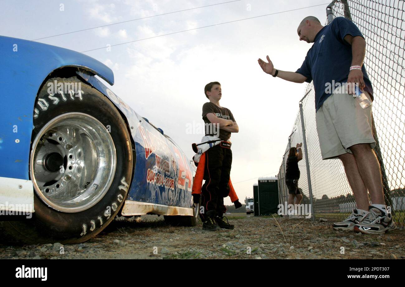 **SIXTH OF TWELVE PHOTOS BY STAFF PHOTOGRAPHER STEVE HELBER ** Fourteen ...