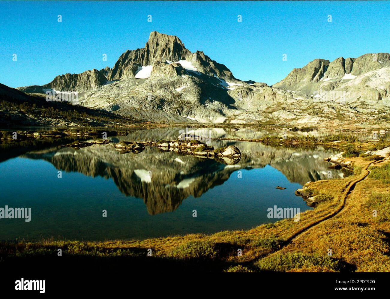 ** ADVANCE FOR SUNDAY SEPT. 18 ** Mt. Ritter is reflected in Thousand ...
