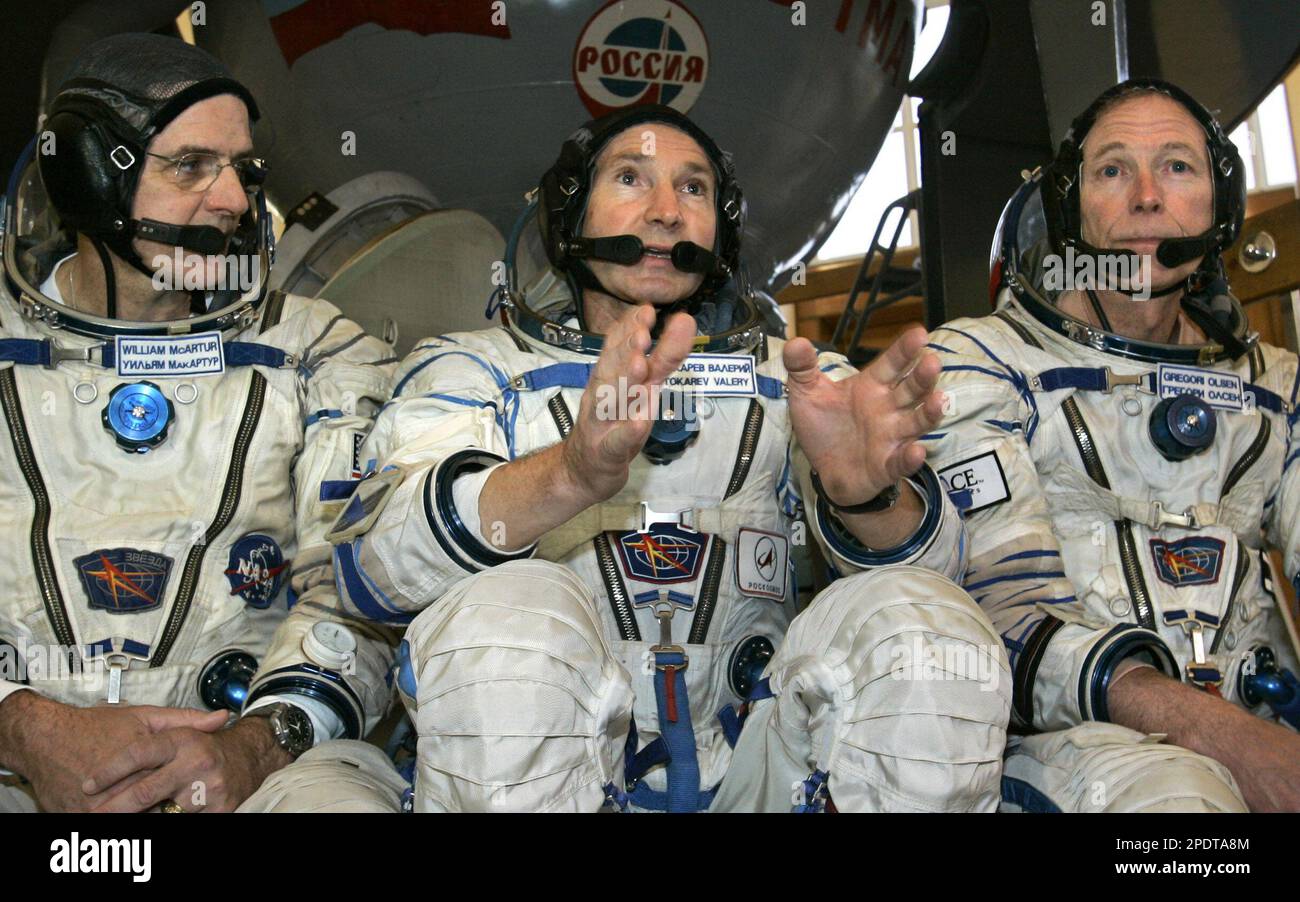 American astronaut William McArthur, left, Russian cosmonaut Valery ...