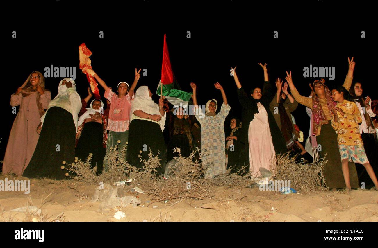 Palestinian women of the Mawasi area celebrate Israel's withdrawal from ...
