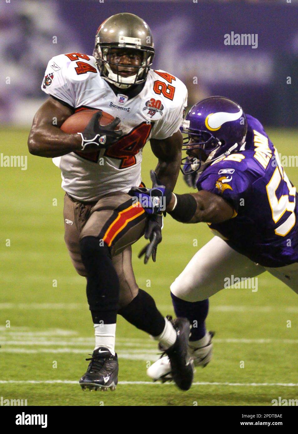 Tampa Bay Buccaneers running back Carnell Williams (24) runs out of the ...