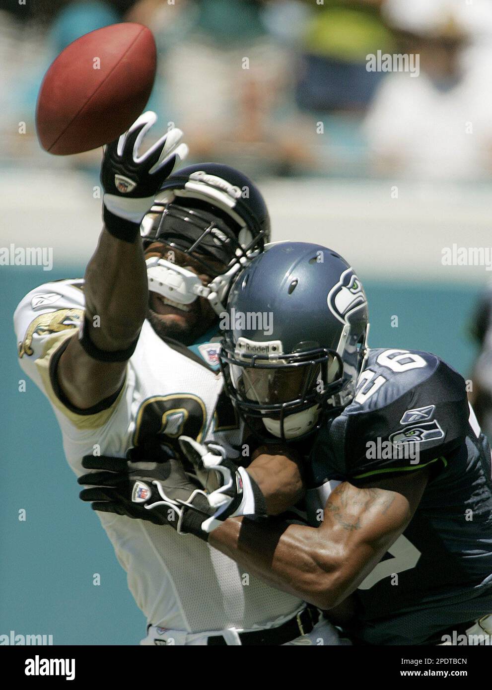 Seattle Seahawks defender Ken Hamlin, right, knocks the ball away from ...