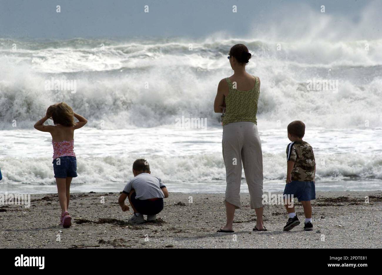 Felisha Watson of Morehead City brought her children, Tatym, left ...