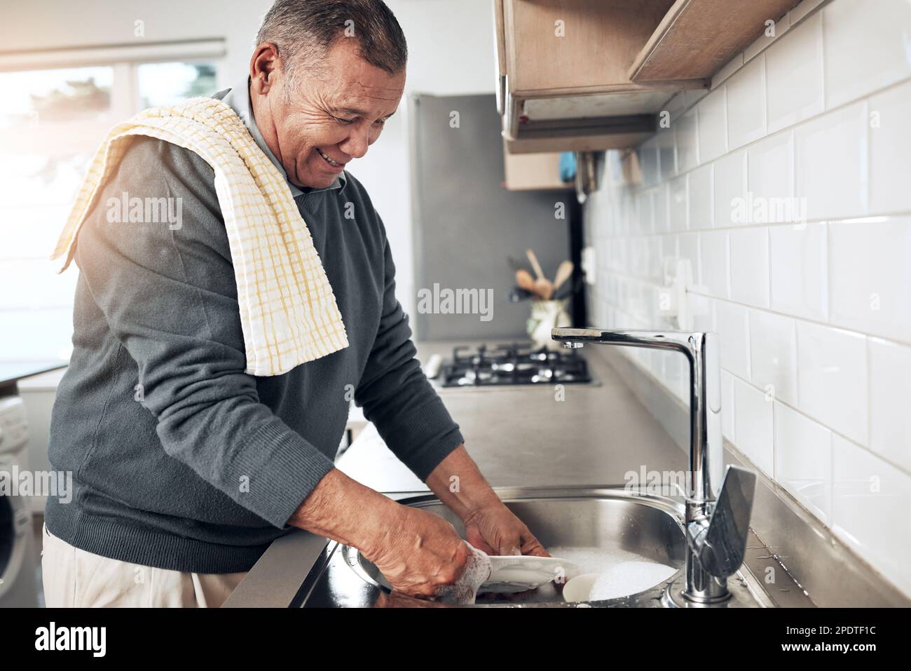 Care home washing elderly hi-res stock photography and images - Alamy