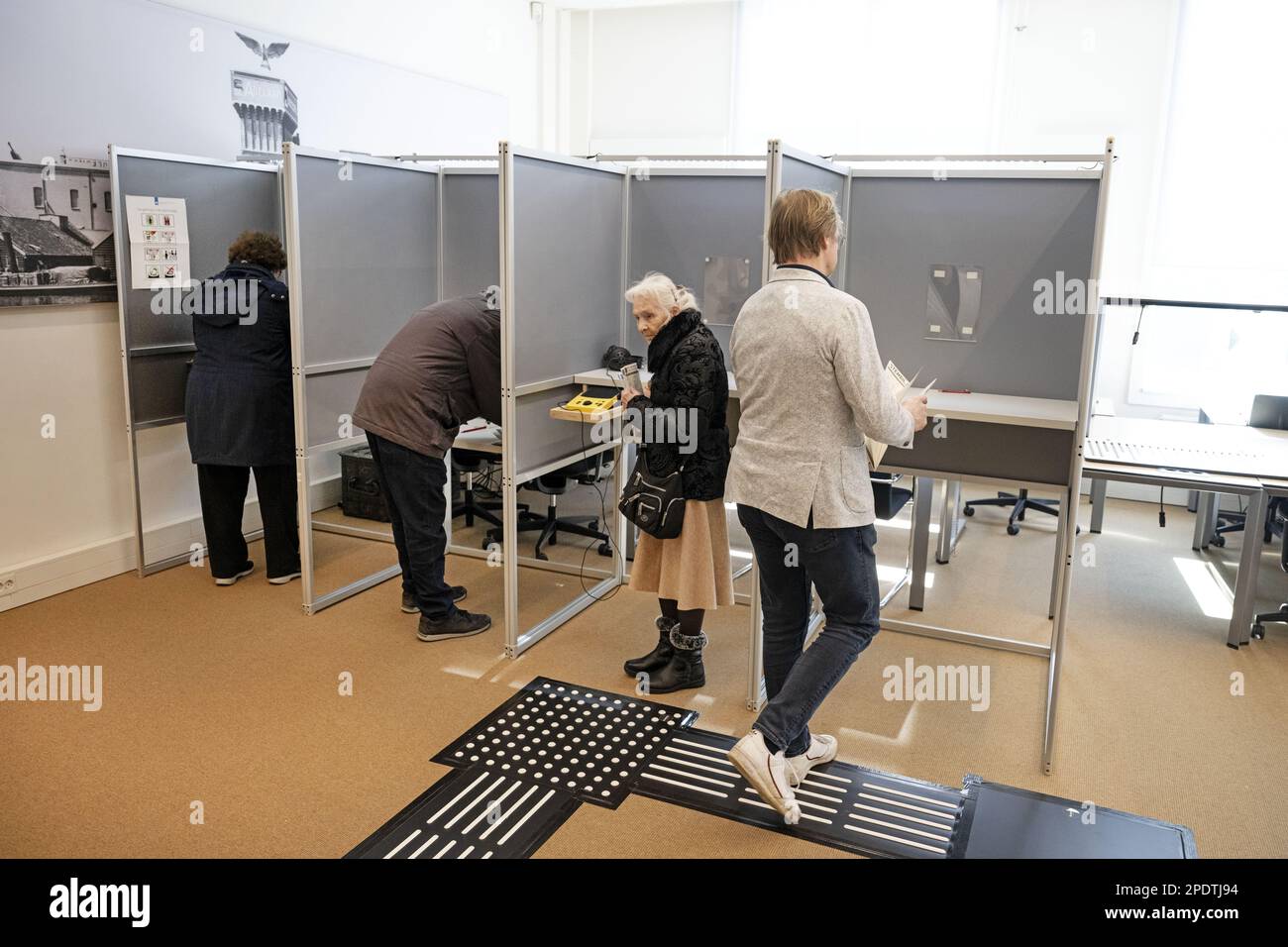 Dessing hi-res stock photography and images - Alamy