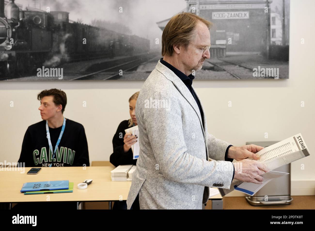 ZAANDAM - Johan Dessing FVD party leader for the Senate casts his vote ...