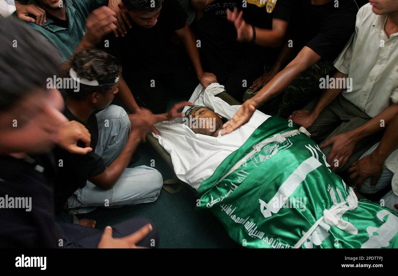 Palestinian mourners surround the body of Nimar Saudoni during his ...
