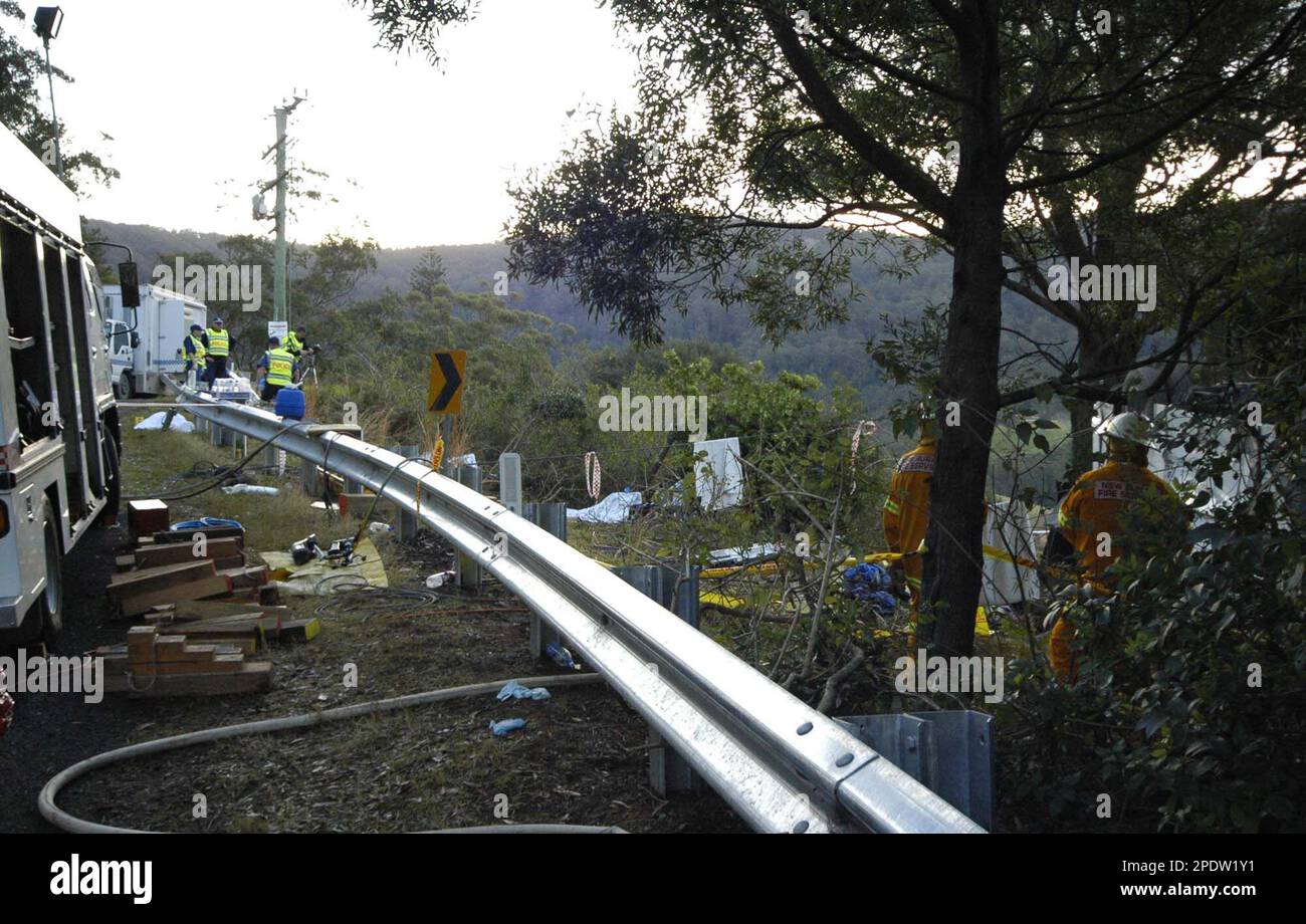 The scene of a fatal tourist bus accident in Jamberoo 100 kilometers ...