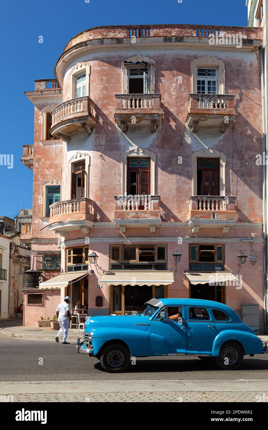 Cuban classic cars Stock Photo - Alamy