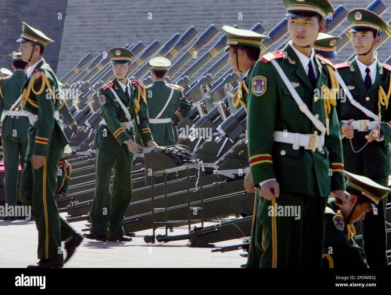 Chinese soldier's stand by their artillery in front of Mao's Mausoleum ...