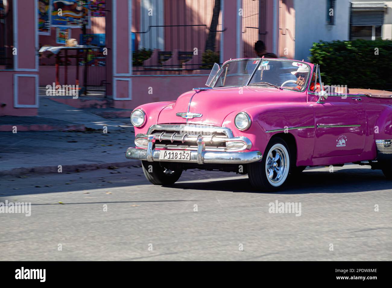 Cuban classic cars Stock Photo - Alamy