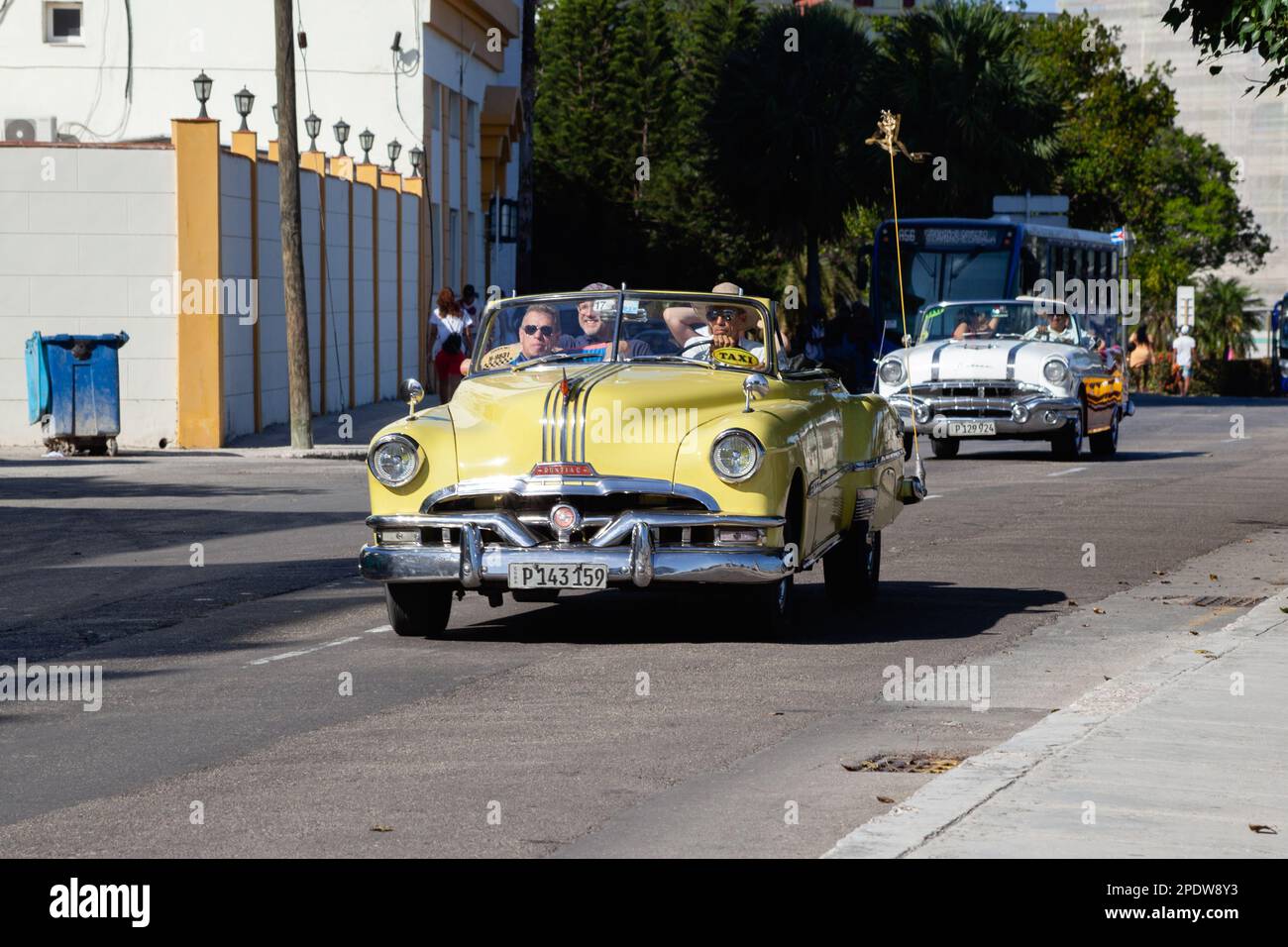 Cuban classic cars Stock Photo - Alamy
