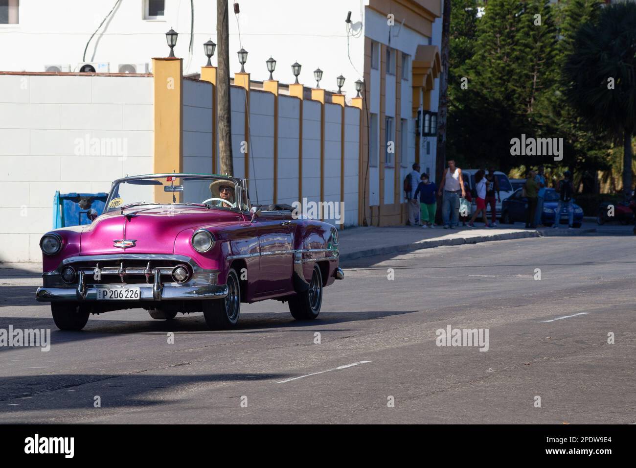 Cuban classic cars Stock Photo - Alamy