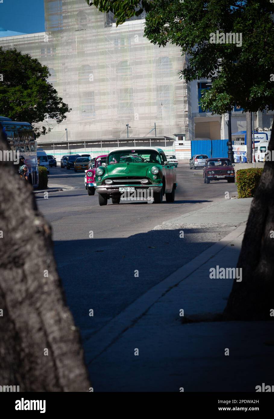 Cuban classic cars Stock Photo - Alamy
