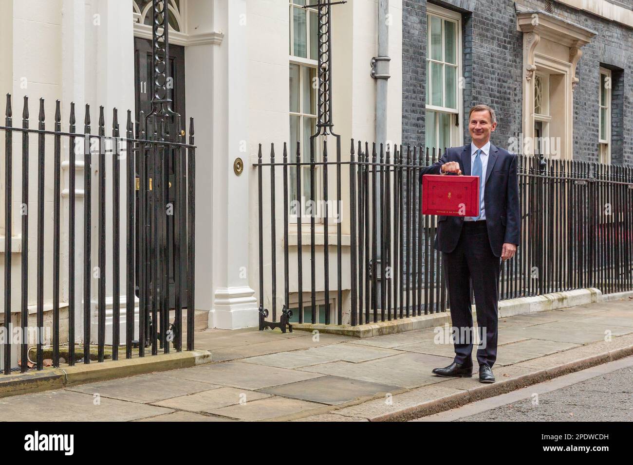 Jeremy hunt budget red box hi-res stock photography and images - Alamy