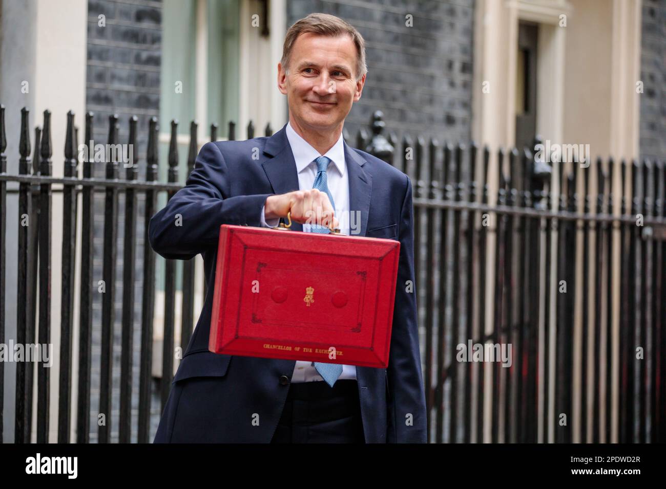 Jeremy hunt budget red box hi-res stock photography and images - Alamy