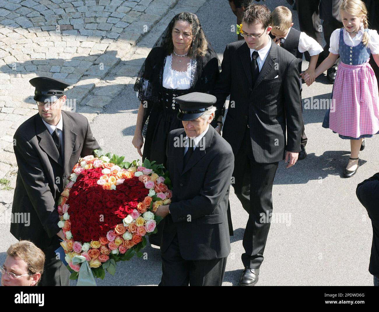 Christa-Maria Clarin geht am Donnerstag, 1. September 2005 in Aschau ...