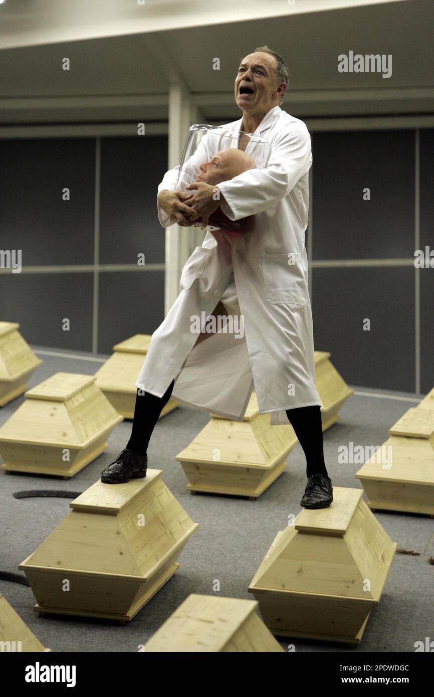 Rainer Frieb in der Rolle des Dr. Heinrich Gross probt am Donnerstag, 1 ...