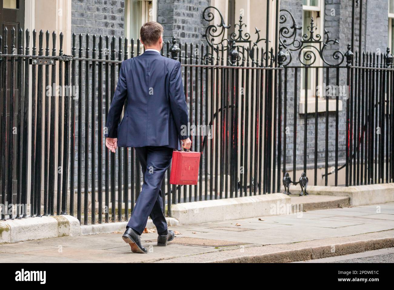 Jeremy hunt budget red box hi-res stock photography and images - Alamy