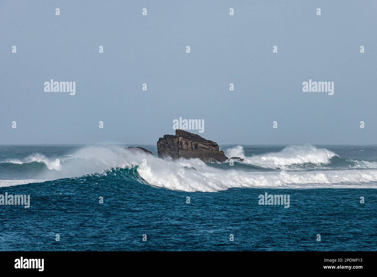 Rough sea in cornwall hi-res stock photography and images - Alamy