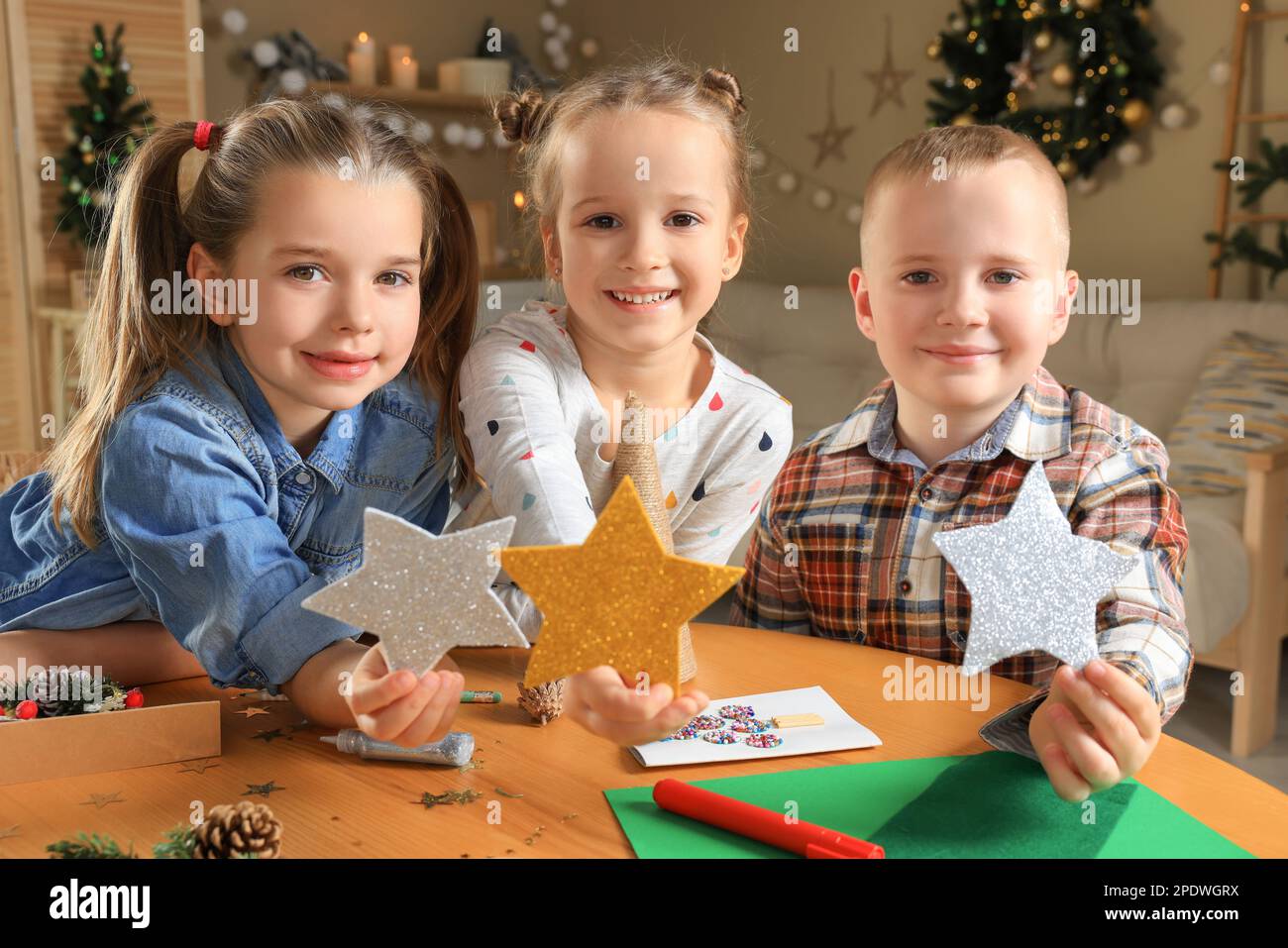 Children making card home hi-res stock photography and images - Alamy