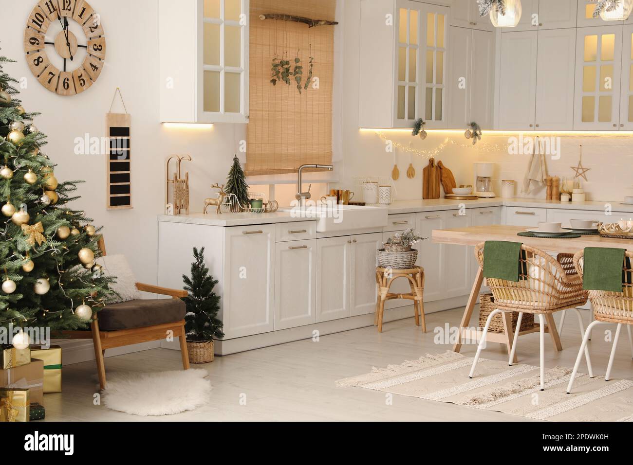Open plan kitchen christmas hi-res stock photography and images - Alamy