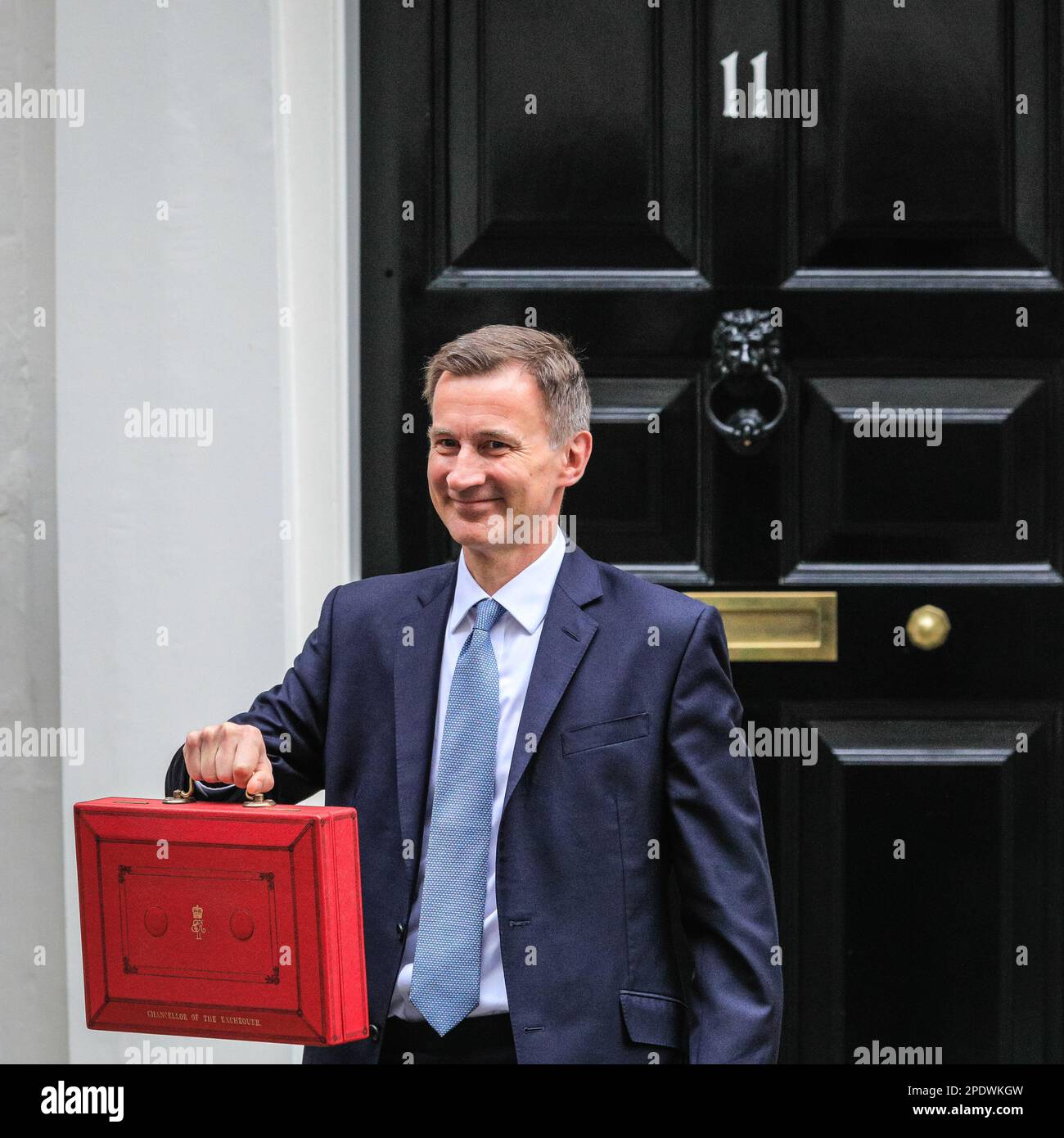Jeremy hunt budget red box hi-res stock photography and images - Alamy