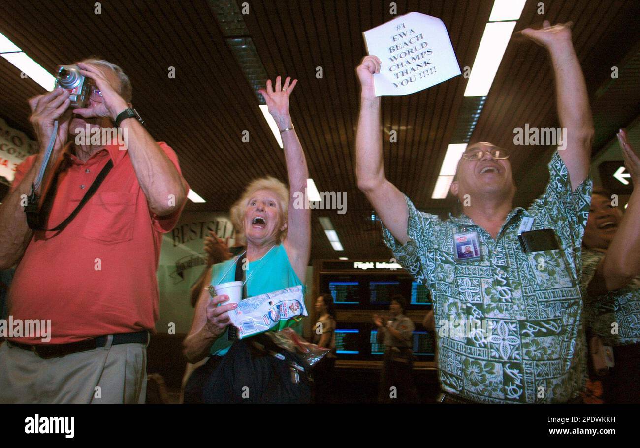 Hawaii Little League baseball fans yell greetings for Little League ...