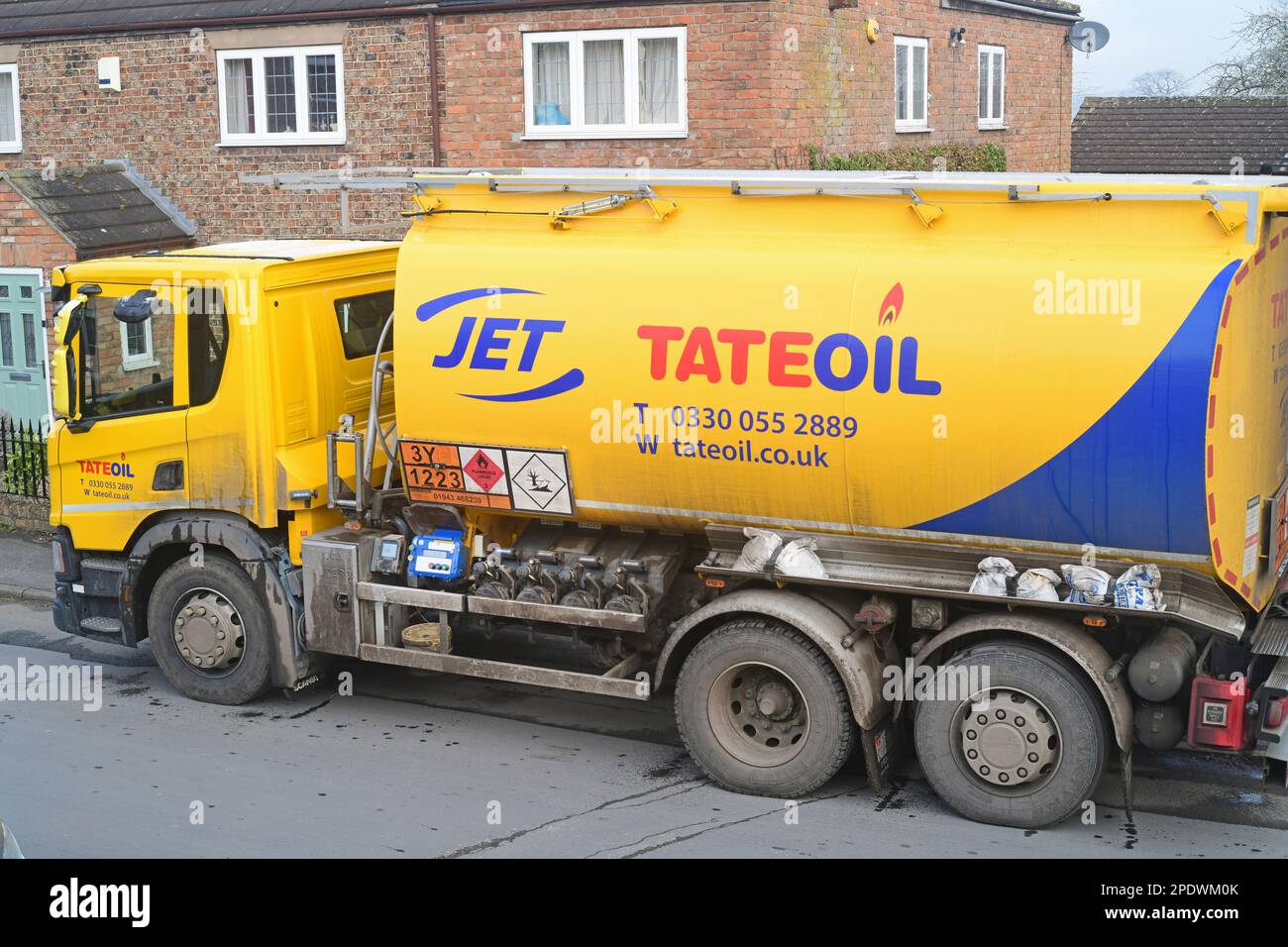 Tanker loading oil pipe hi-res stock photography and images - Alamy
