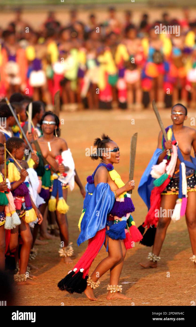 Thousands of young girls gather at the annual reed dance in Ludzidzini ...