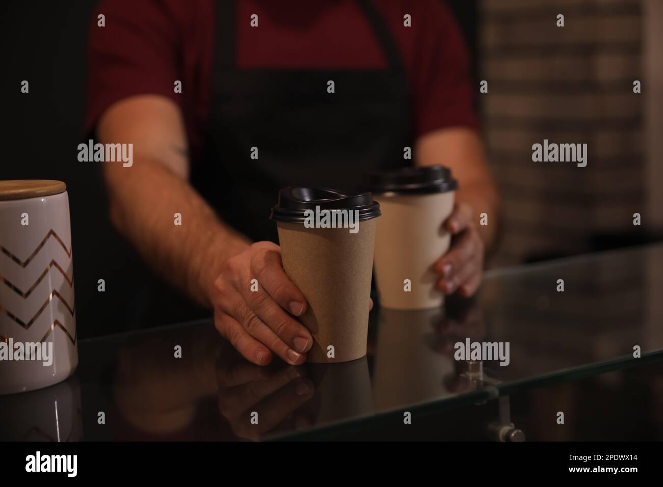 Barista putting takeaway coffee cup hi-res stock photography and images ...