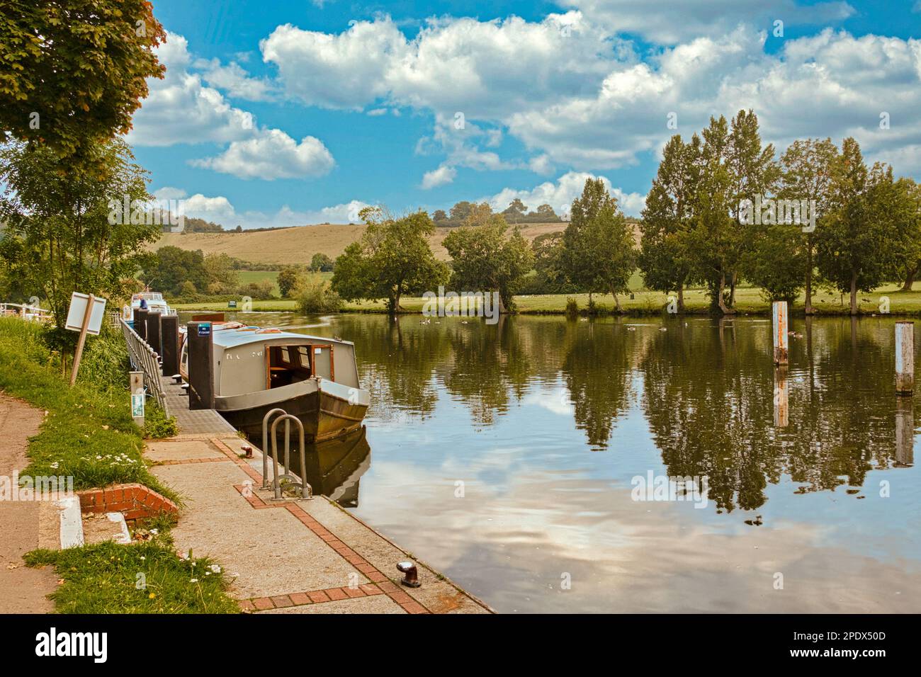 The River Thames At Mapledurham Lock, Berkshire, UK Stock Photo - Alamy